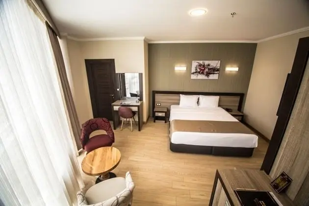 The Corner Hotel | ENUYGUN