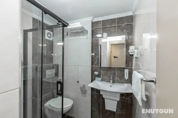 Loyal City Hotel | ENUYGUN